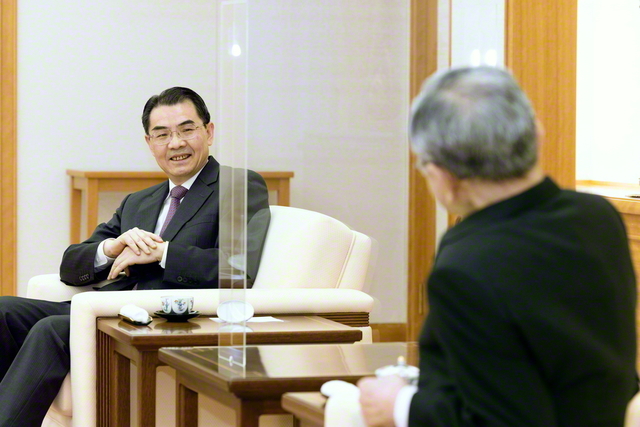 中国の呉江浩駐日大使を歓迎 総本部で原田会長らが会見 
