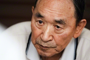 原爆への怒りと平和への願いが、その目に宿る。河野さんは「戦争は人間の心が生むんじゃけえの」と言った